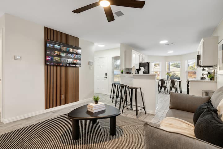 Elegant Downtown Mckinney Stay + Private Backyard! - Fairview, TX