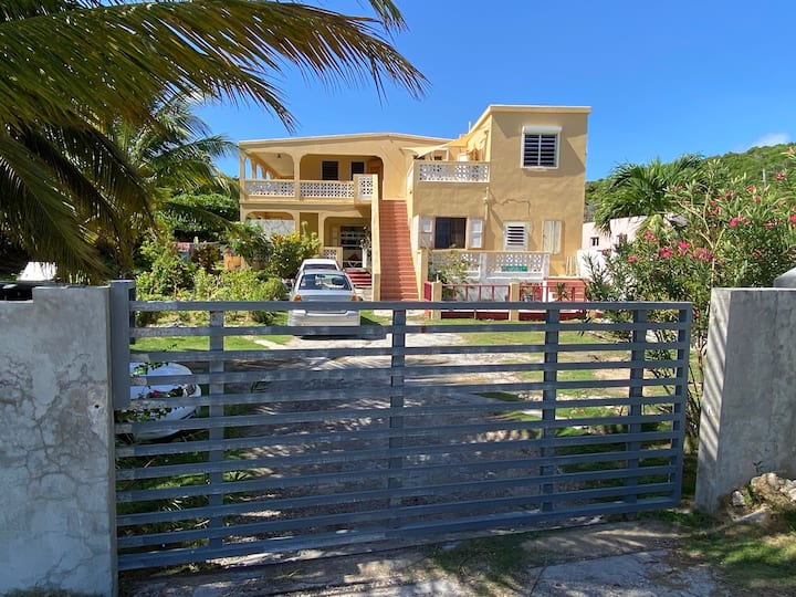 Amazing 2br Apt. In Sandy Ground 30 Ft From Beach. - Anguilla