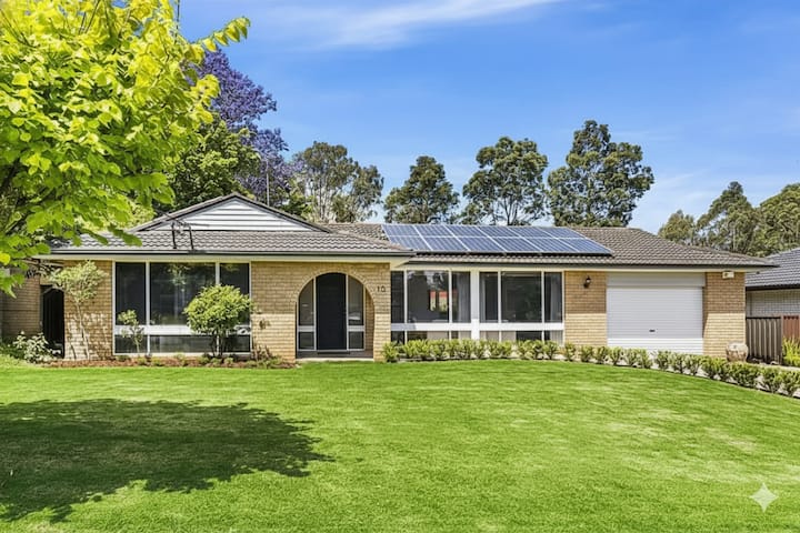 Modern 4br Family Home In The Hills | Quiet St - Blacktown