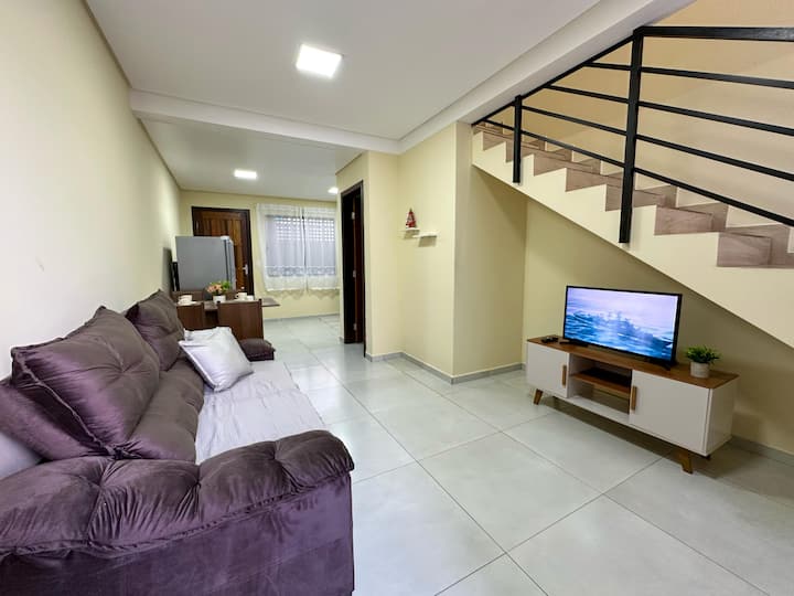 Ampla Casa C/ Wi-fi Próxima Ao Aeroporto - Joinville