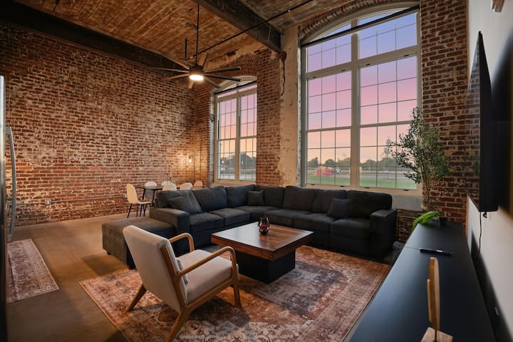 Cozy Industrial Abode - Greenville, SC