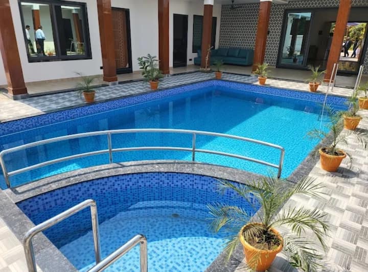 Krishna Farm-peaceful 4bhk Farmhouse With Pool - Chikhli