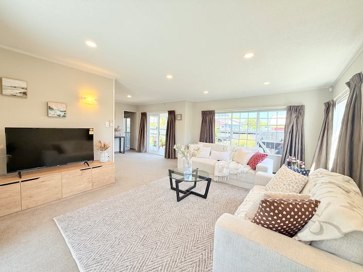 Spacious 3br House, Walk To City, Shop & Bakery - Rotorua