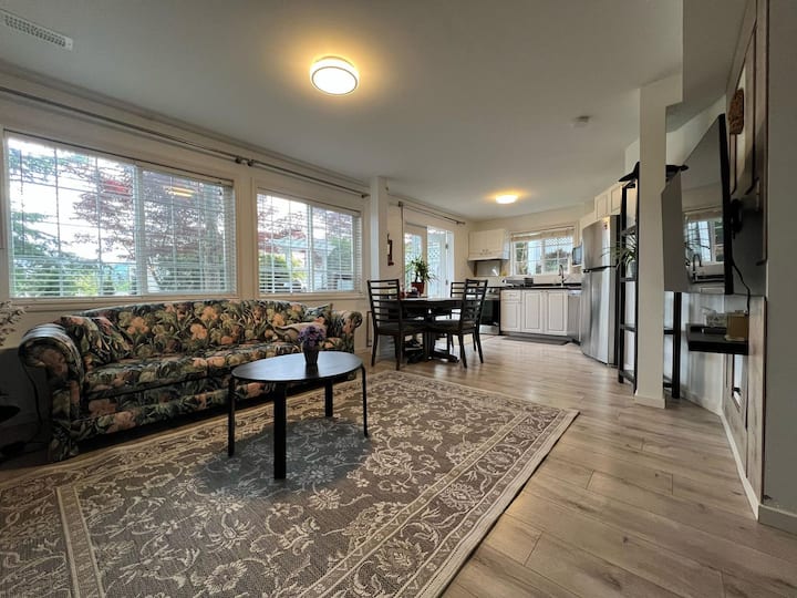 Bright & Cozy Suite With Private Entrance - Chilliwack