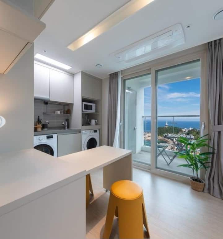 13.[호텔+펜션] [연박할인]등대해변 써밋베이 1.5룸, [하프오션뷰, 하버뷰] - Sokcho-si