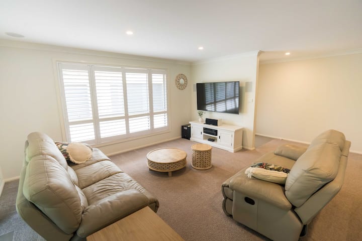 Luxury Coastal Townhouse Opposite Harry’s Lookout - Port Macquarie