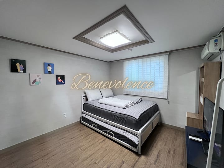 Catherine |둔산동 중심|타임월드 3분|롯데백화점|넓은 투룸|퀸침대 4개|무료주차 - Daejeon