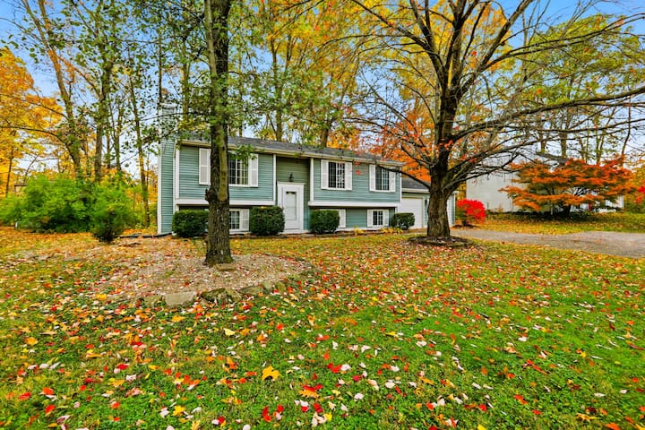 Pet Friendly+gameroom + Backyard+ Near Downtown - Indianapolis, IN