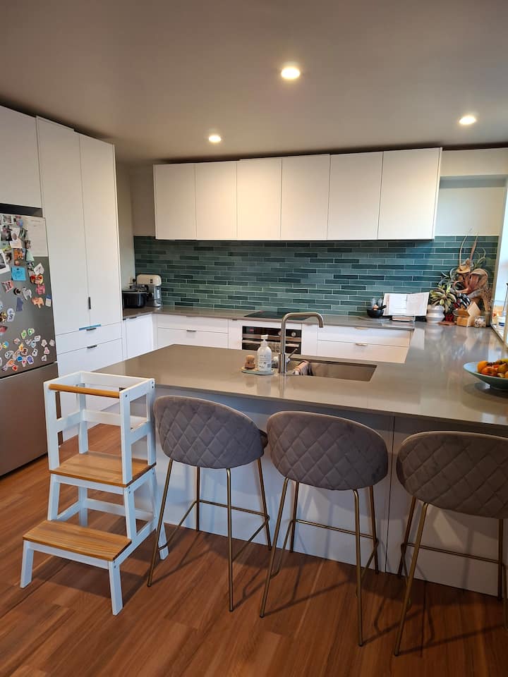 Central City Townhouse With Garage - Northland