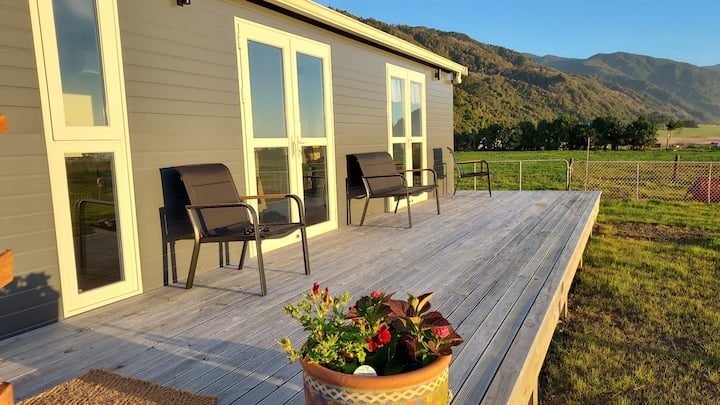 Coast Road Cottage - West Coast