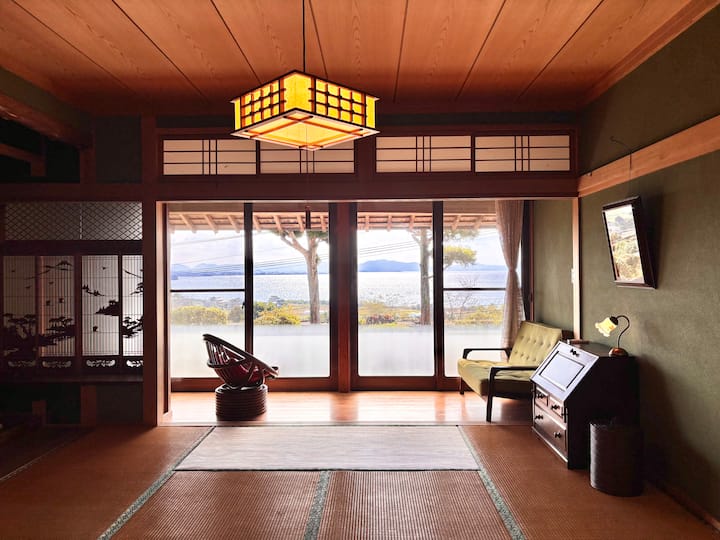 大村湾に沈む夕陽を一望。 - Japan