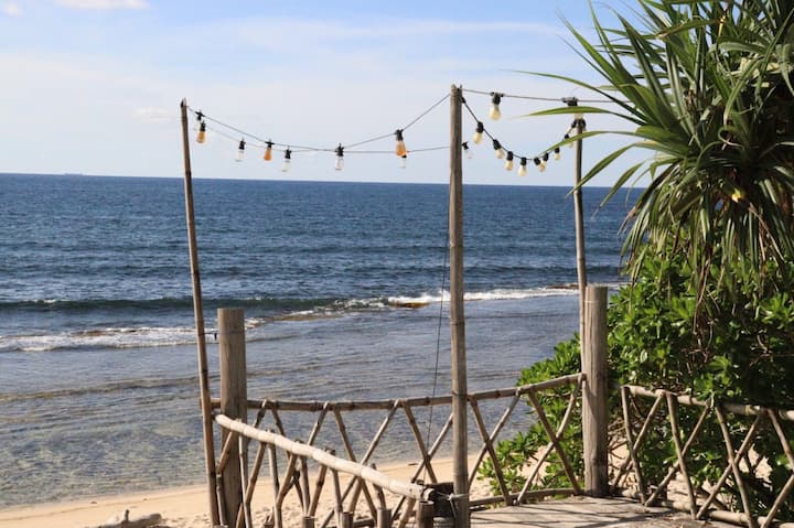 Santorini-inspired Room + Breakfast - Bolinao