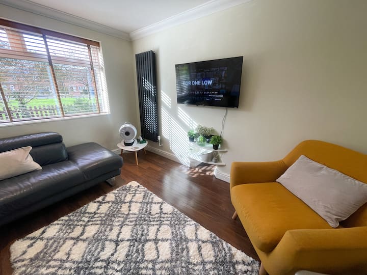 Walk To Addenbrookes - Stylish 1 Bed Apartment - Cambrige (UK)