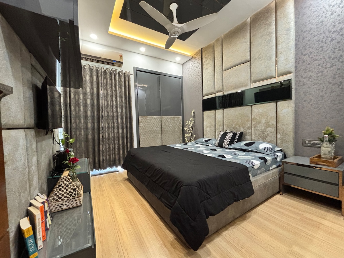 Elegante rifugio 3BHK | DLF Capital Greens - Airbnb