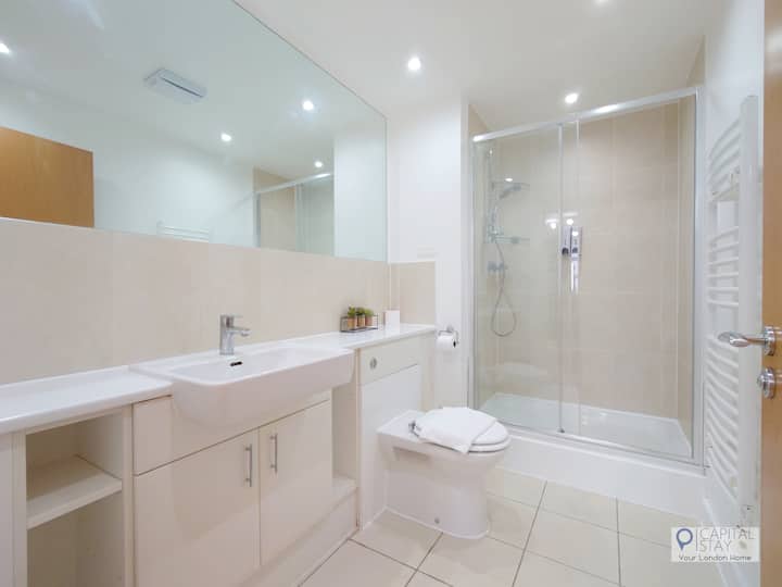 Two Bedroom Apartment In Gallions Reach - Woolwich