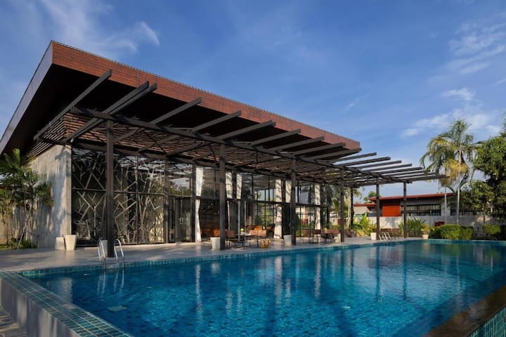 Luxury Deluxe Pool Villa W/ Free Wifi & Parking - Pattaya City