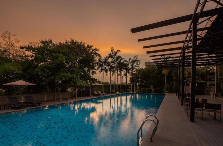 Superior Pool Villa W/ Complimentary Parking - Rayong