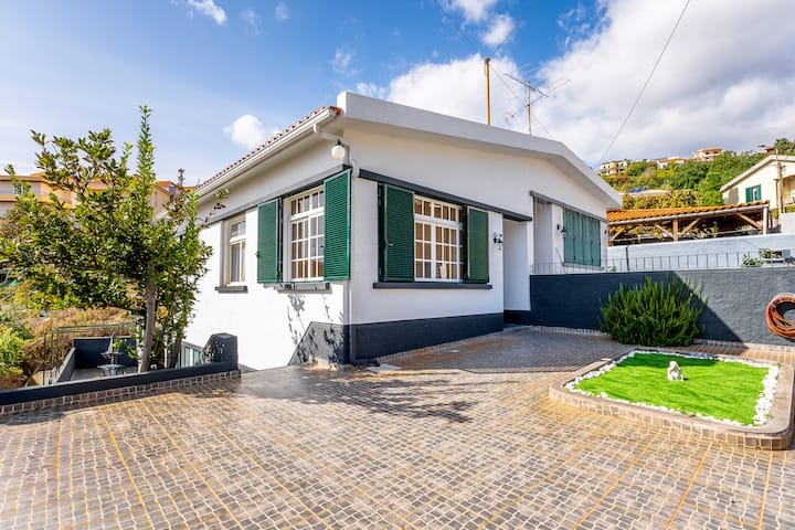 Serenity São Roque | 2b House •Parking •In Funchal - Funchal