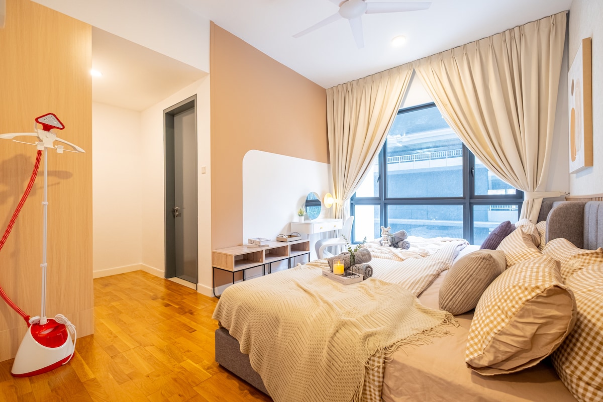 Zebra in Space Hideout with Planet 1 min walk -MRT - Airbnb