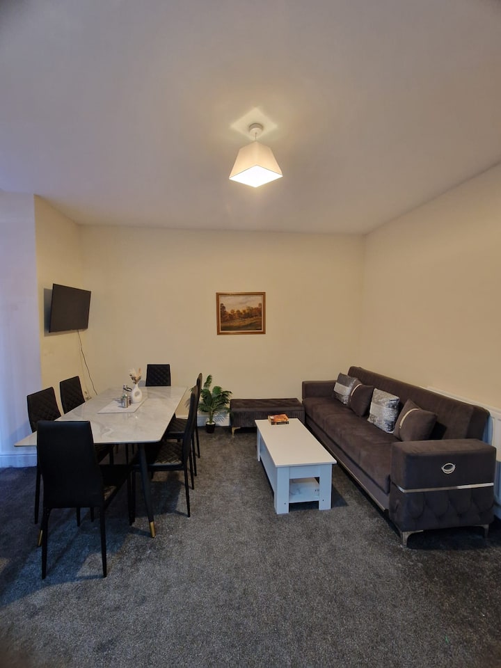 4 Rooms - Near City Centre - Wifi  - Free Parking - Manchester