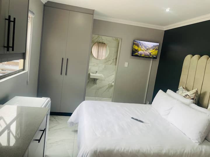 Ziyacebisa Group Apartments, The First Avenue - Durban