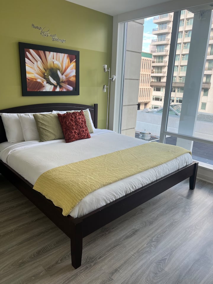 Executive Corner Suite. 2 Bedroom 2 Bathroom - Victoria