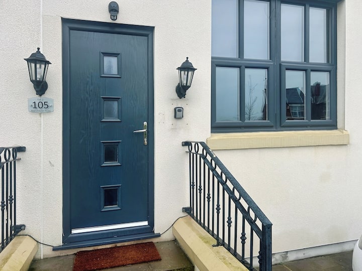 3 Bedroom Ground Floor Luxury Apartment. Parking - サウスポート