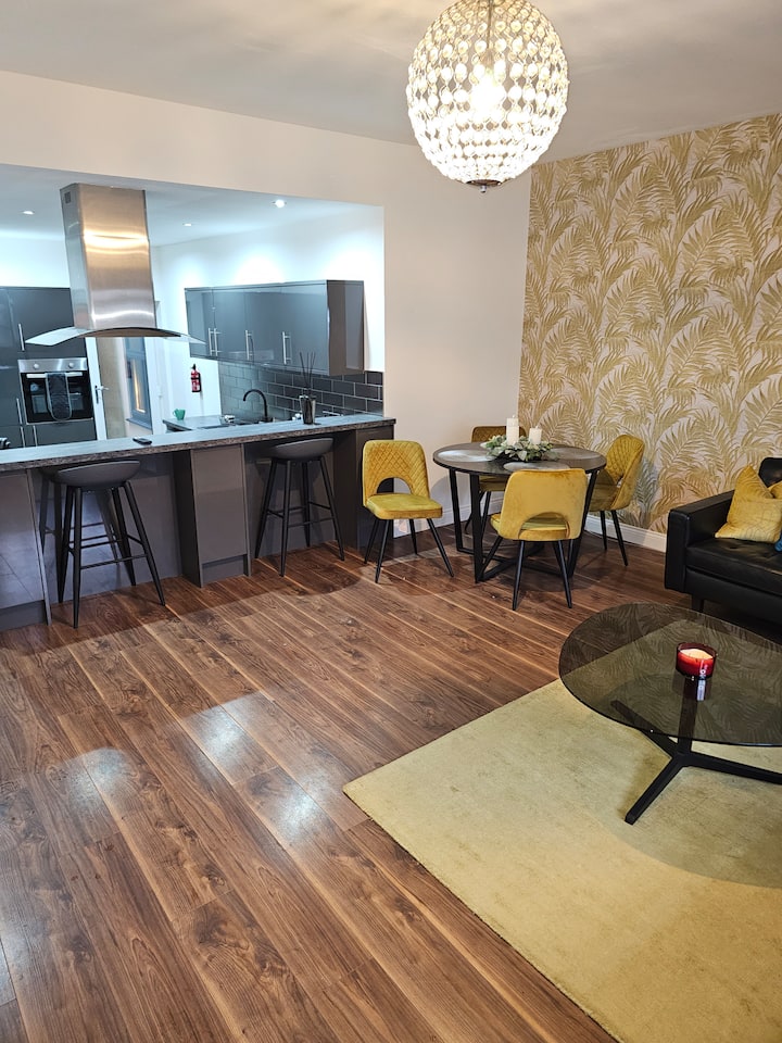 3 Bedroom Ground Floor Luxury Apartment. Parking - Southport