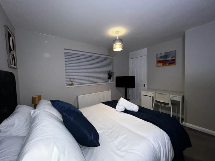 Modern Comfort | Netflix & Disney+ | Free Parking - Stevenage