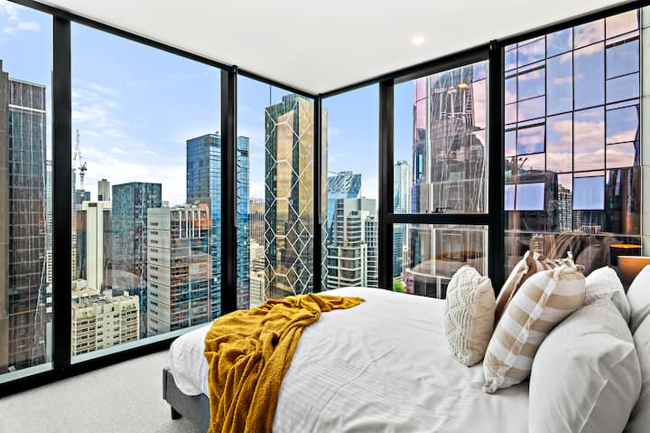 Lavish 2br Apt | Luxury Living W/ Pool & Gym - Melbourne