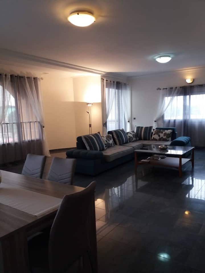 Appartement De 3 Chambres Au Cœur De Bonapriso - Douala