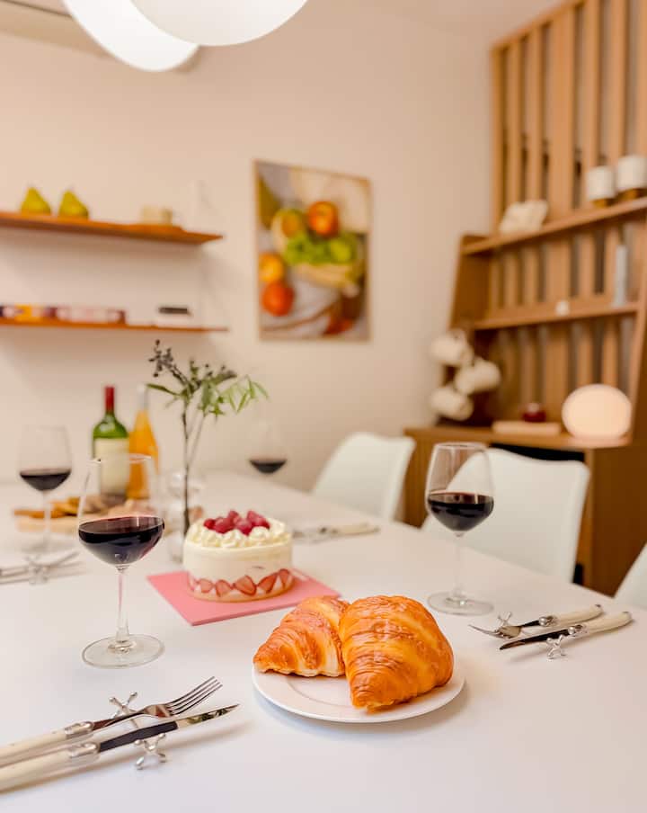 20%할인
사당이수역10분/6인2룸/강남홍대명동건대성수 핫플접근편리/공항버스8분/합법숙소 - 관양2동