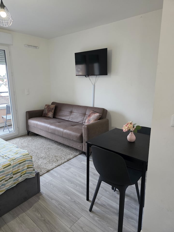 Appartement Pour 2 Personnes. - Sarcelles