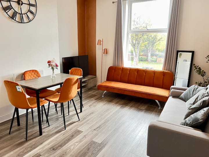 Amber Suite | Sleeps 4 | 20% Off Monthly - Birmingham