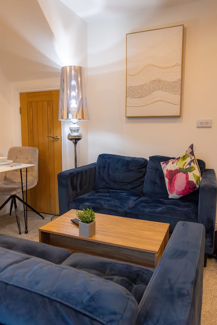 Stylish 2-bedroom Apartment For 5 Guest Long Term - Huddersfield