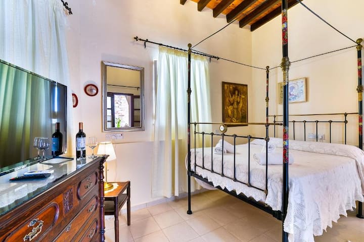 Rustic Charm Studio At Theodorou | Close To Cafés - Лефкара