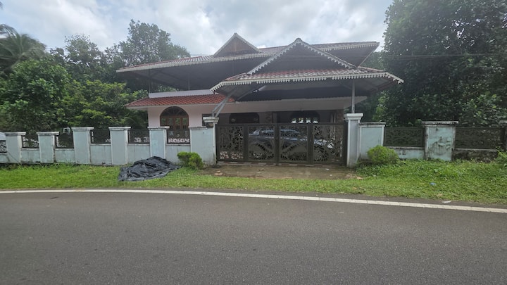 Shajis Riverview Mansion - Kuttikkanam