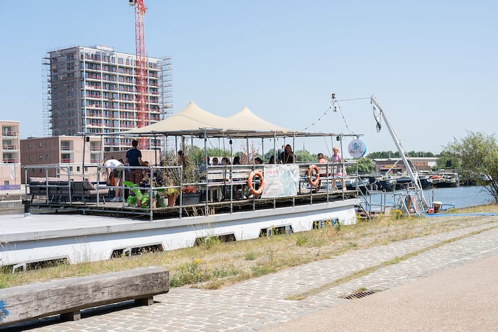 Uniek Verblijf In Kapiteinskajuit Op Boot Uit 1897 - Gand