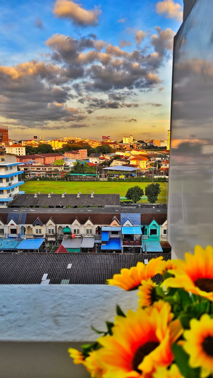 市中心，5分钟到海边，低价，新装修，安静，阳台，新泳池 ，刷卡入住，保险箱，网络电视，私人洗衣机， - Tailandia