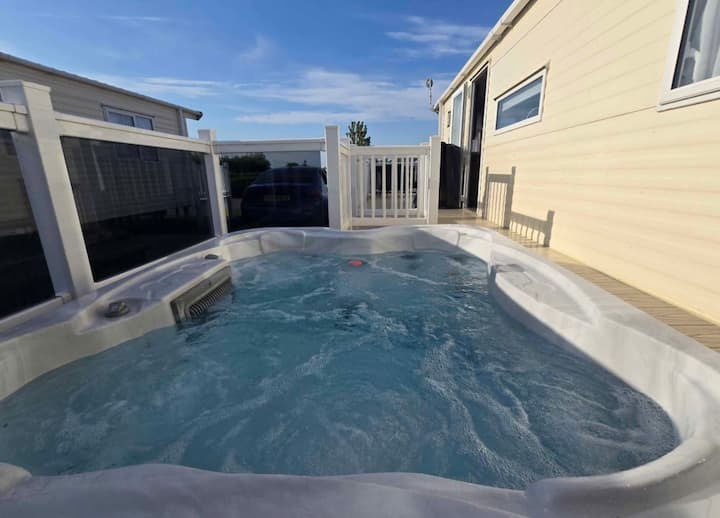 Skegness Fields 108 - Hot Tub - Skegness