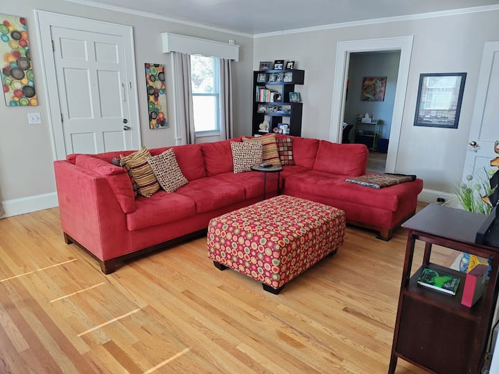 "It’s Only Money" 
Dog-friendly Downtown Cottage - Morganton, NC