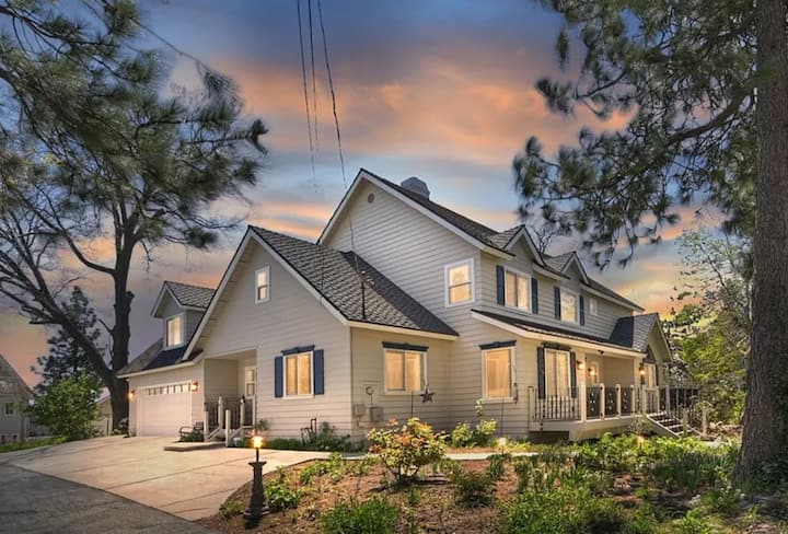 Mountain Comfort Meets Modern Living - Lake Arrowhead, CA