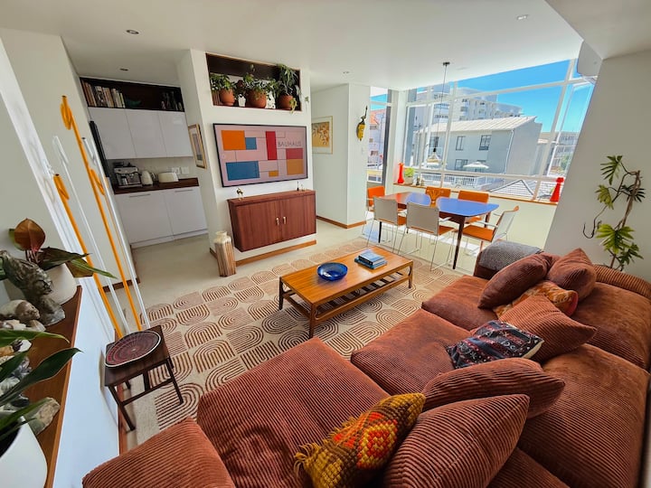 Modern, Safe & Central 3-bed: A/cs & Backup Power! - Cape Town