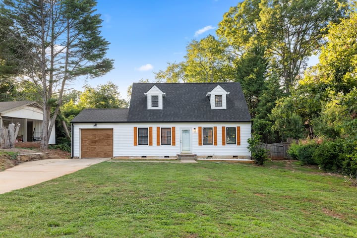 Stylish Clemson Fun House - Clemson, SC