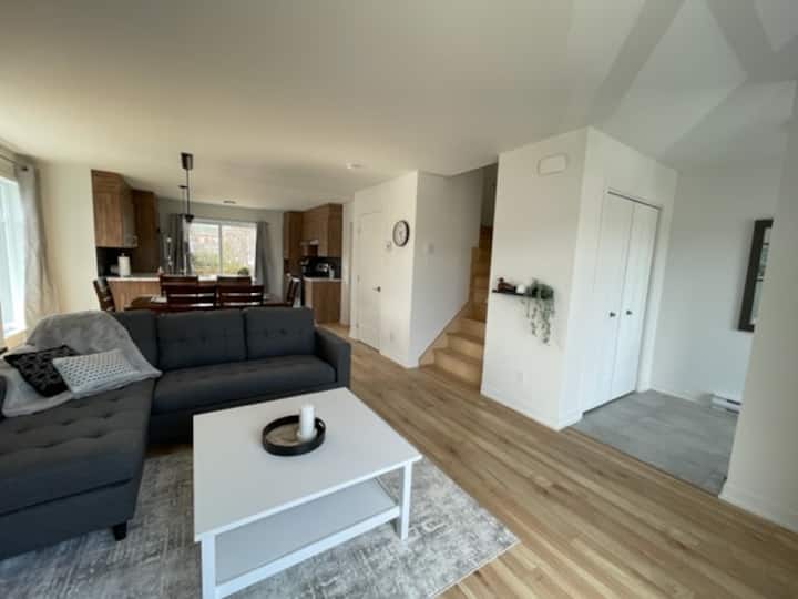 2593-joli Condo Neuf De 3 Chambres - Boucherville