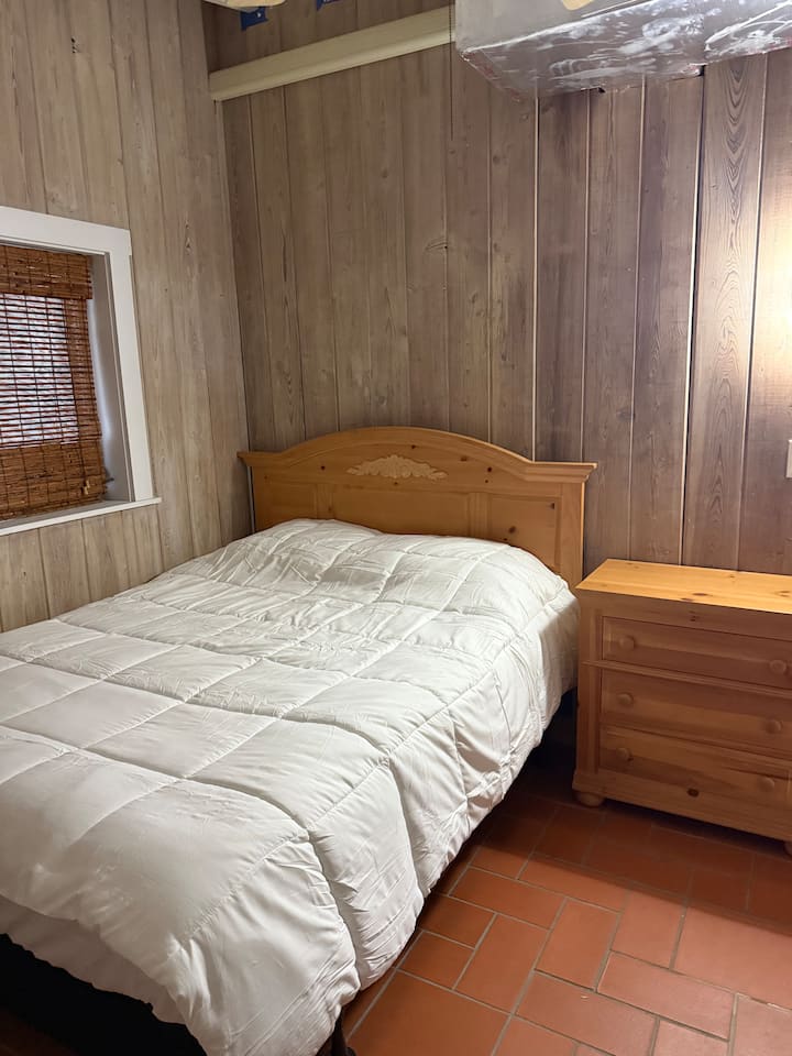 Surf Shack East Room - Key Largo