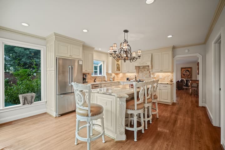 The Rose Garden Retreat: Premier Luxury Experience - Santa Clara, CA