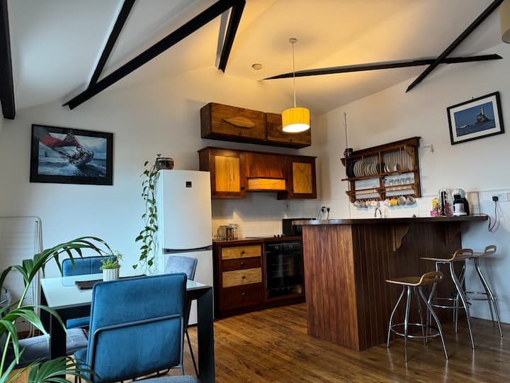Stylish Riverside Flat • Heart Of Cork City - Cork