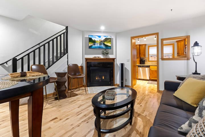 Peaceful Downtown Gem With Fireplace & Patio - Coeur d'Alene, ID