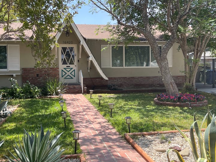 Spacious Pool Oasis | 4br Private Retreat & Bbq - Mission Hills - Los Angeles